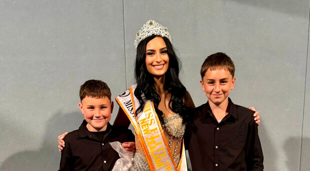 Kalani stars in pageant | King Country News